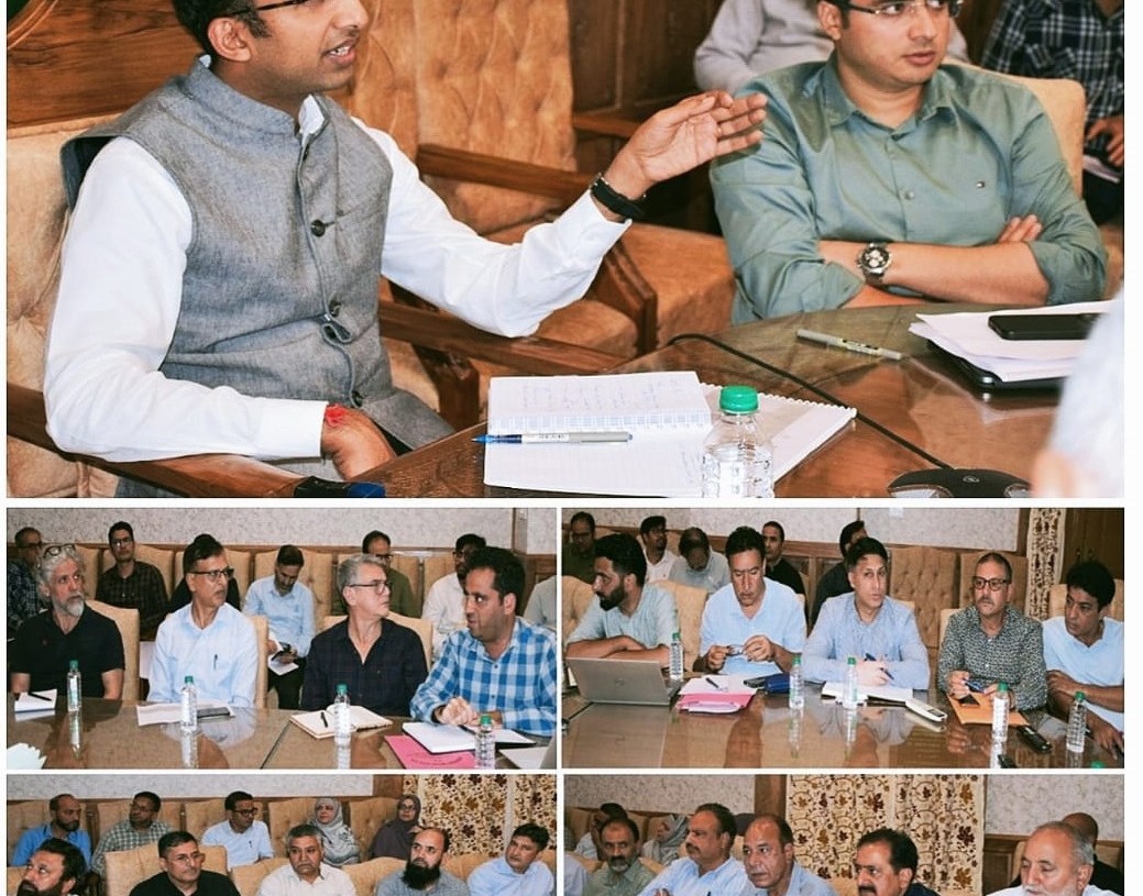 Div Com Kashmir reviews status of Srinagar Smart City projects ...